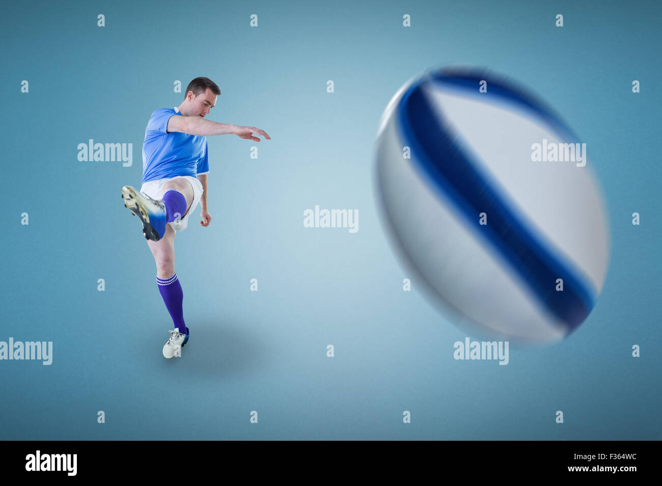 Rugby player goal kicking hi-res stock photography and images - Alamy