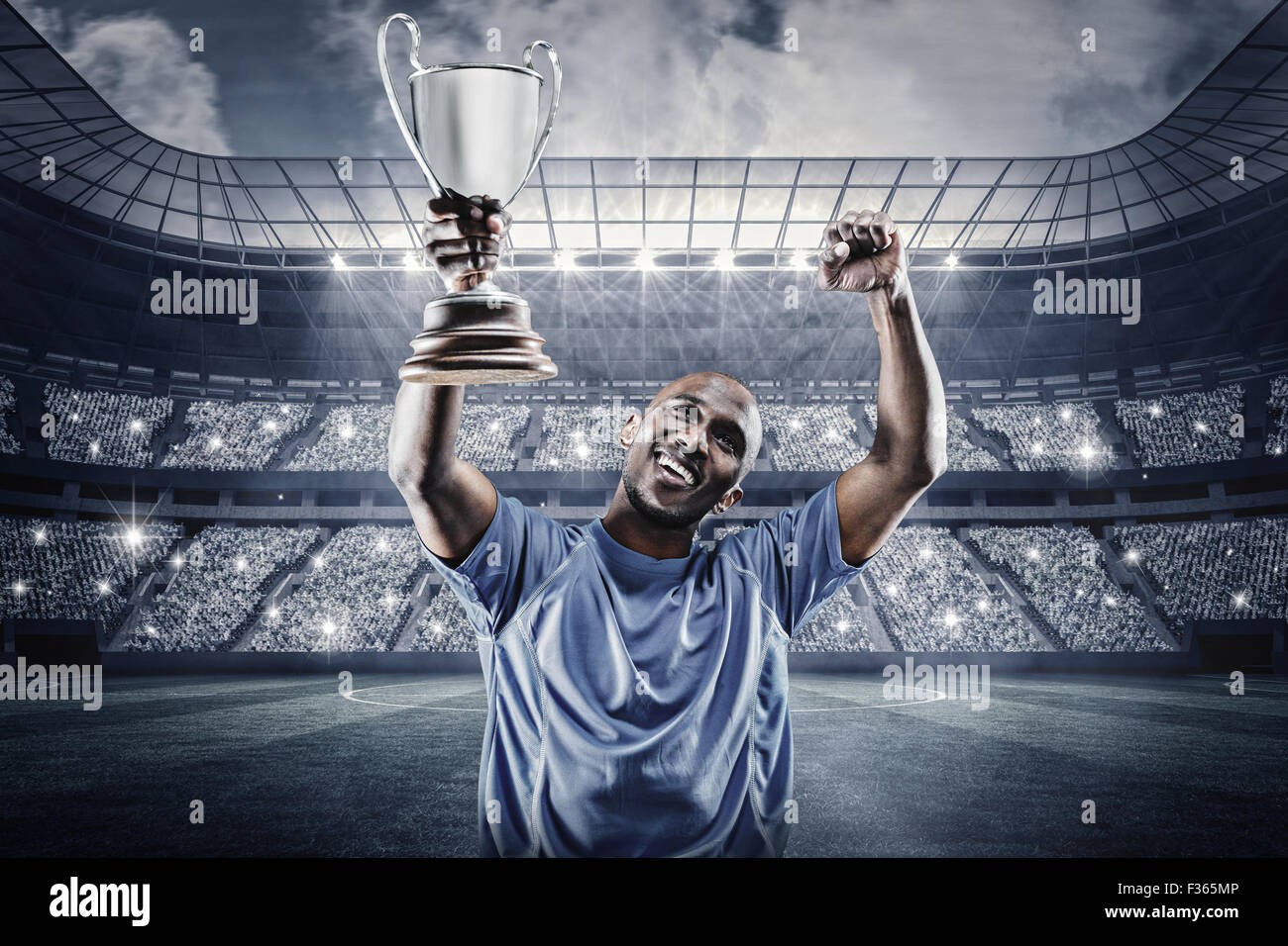 Crowd looking up cheering hi-res stock photography and images - Alamy