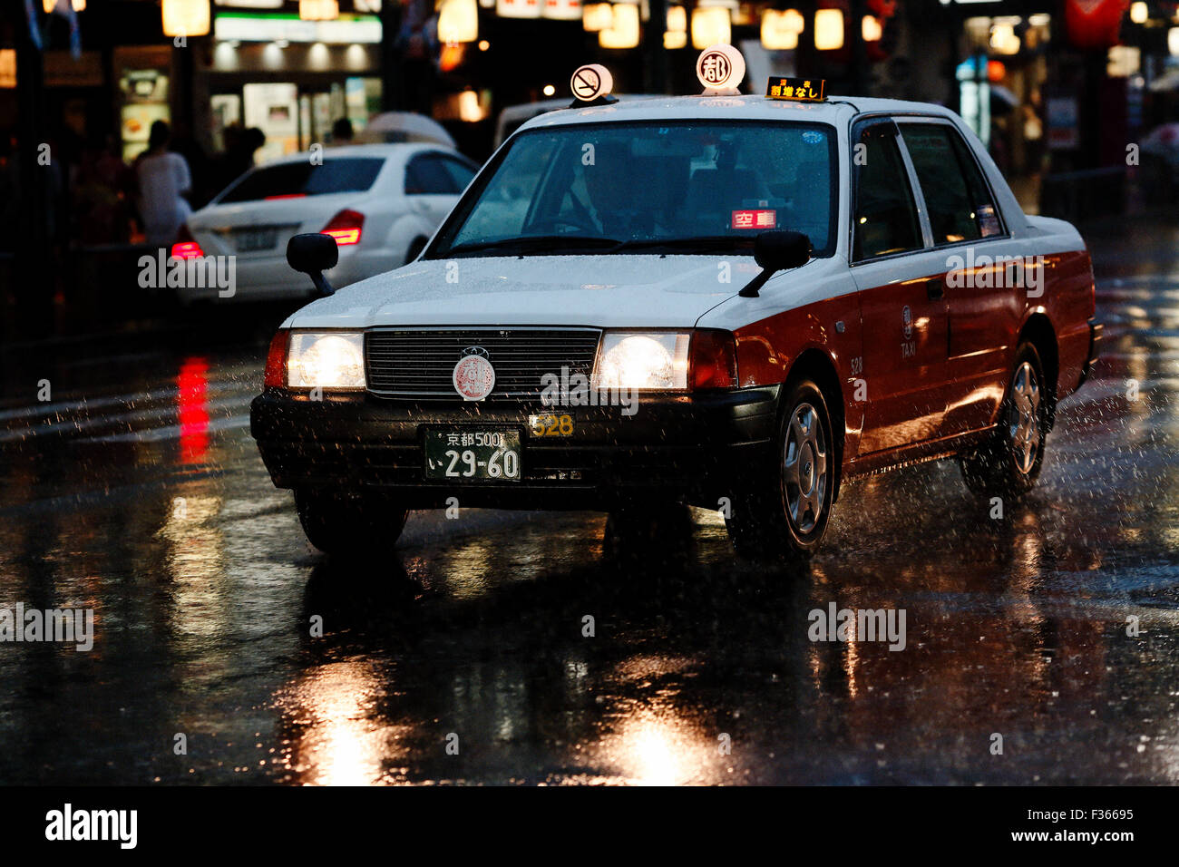 Kyoto taxi hi-res stock photography and images - Alamy