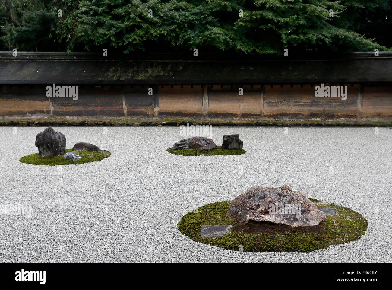 Ryoanji buddhist zen temple hi-res stock photography and images - Alamy