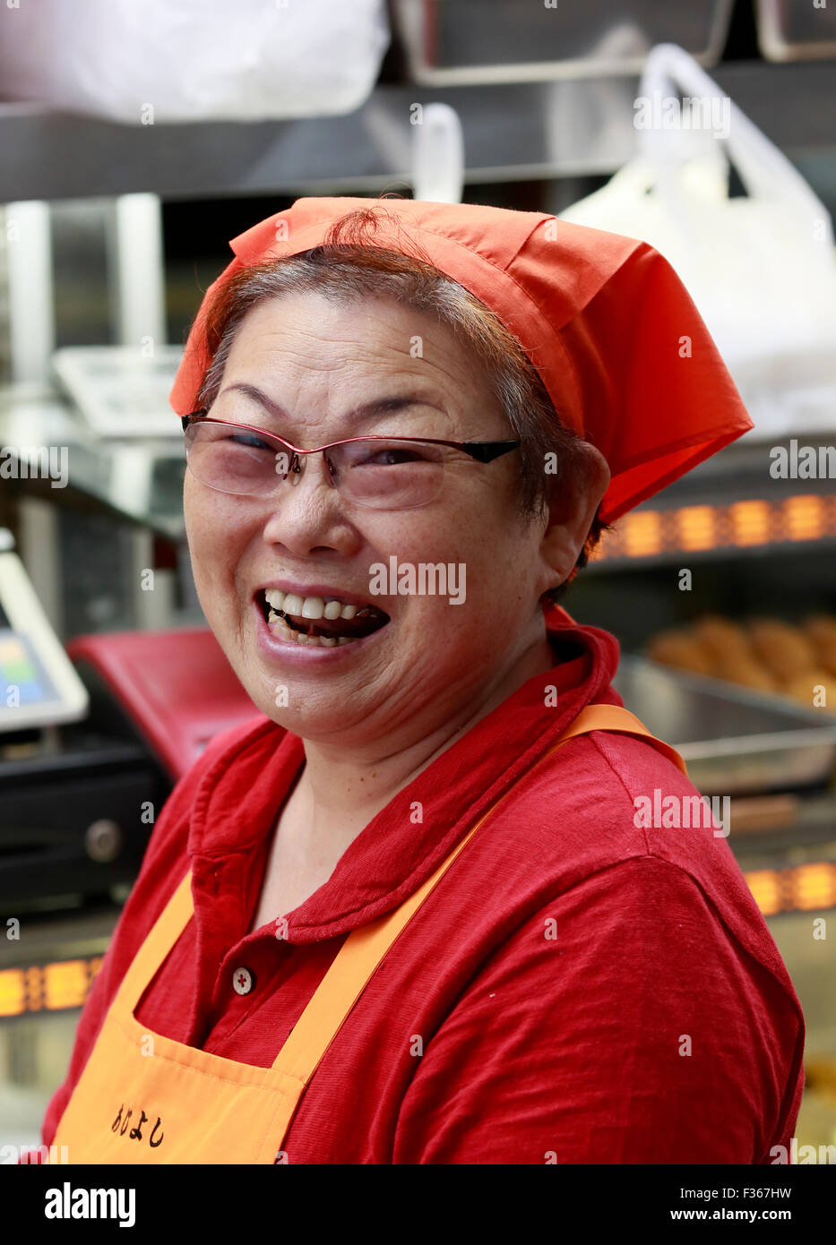 Woman market laughing hi-res stock photography and images - Alamy
