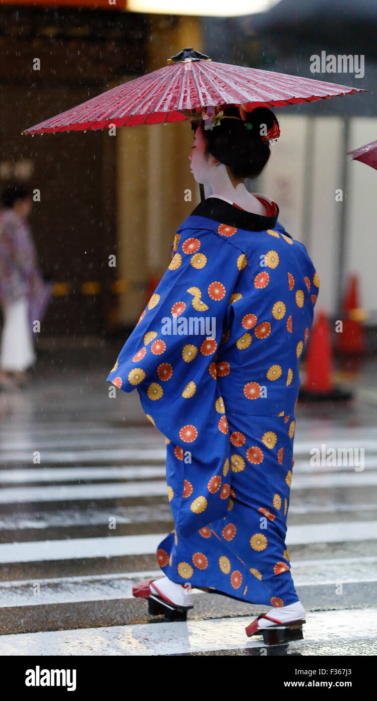 Geisha costume hi-res stock photography and images - Alamy