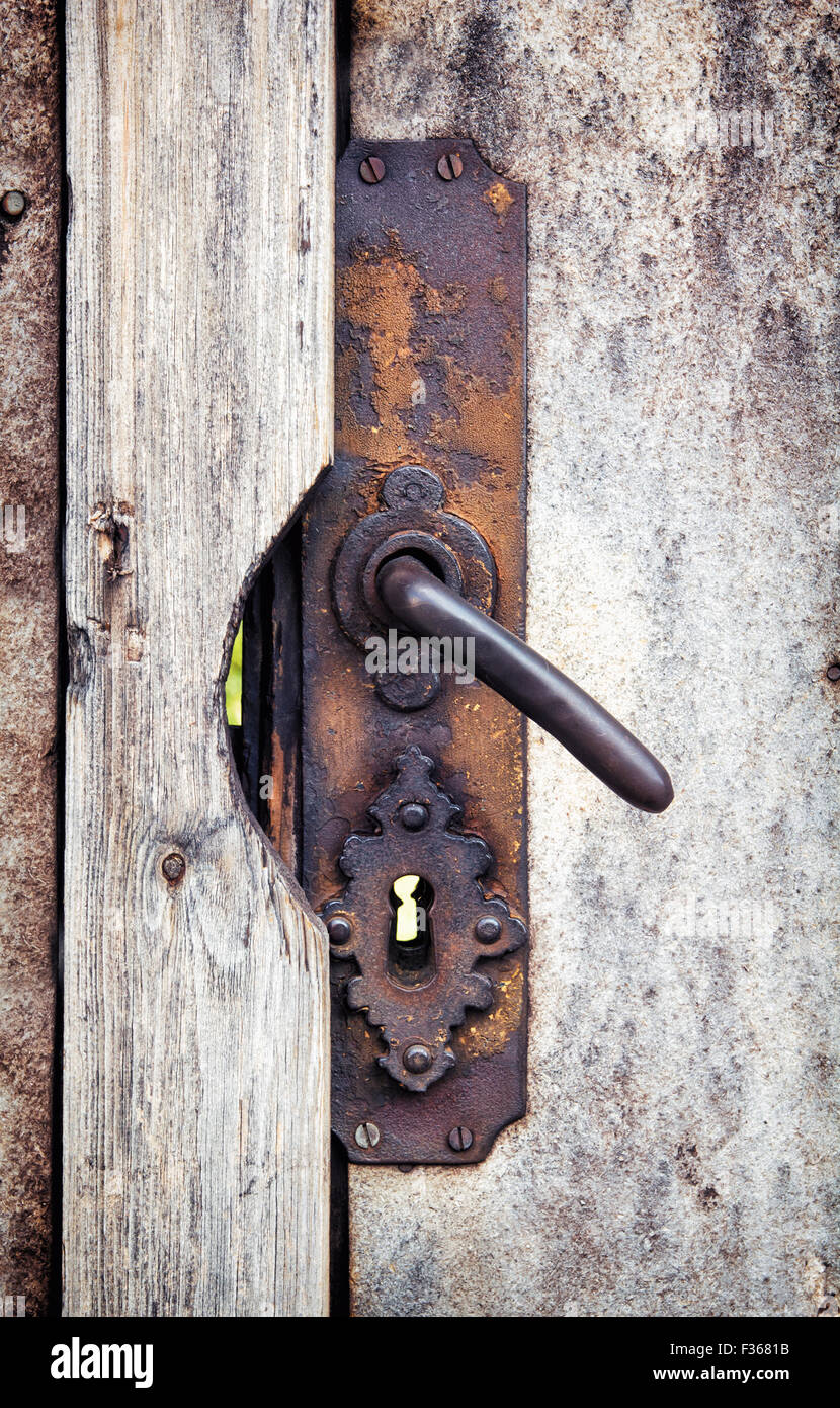 Rusty door knob on the wooden doors Stock Photo - Alamy
