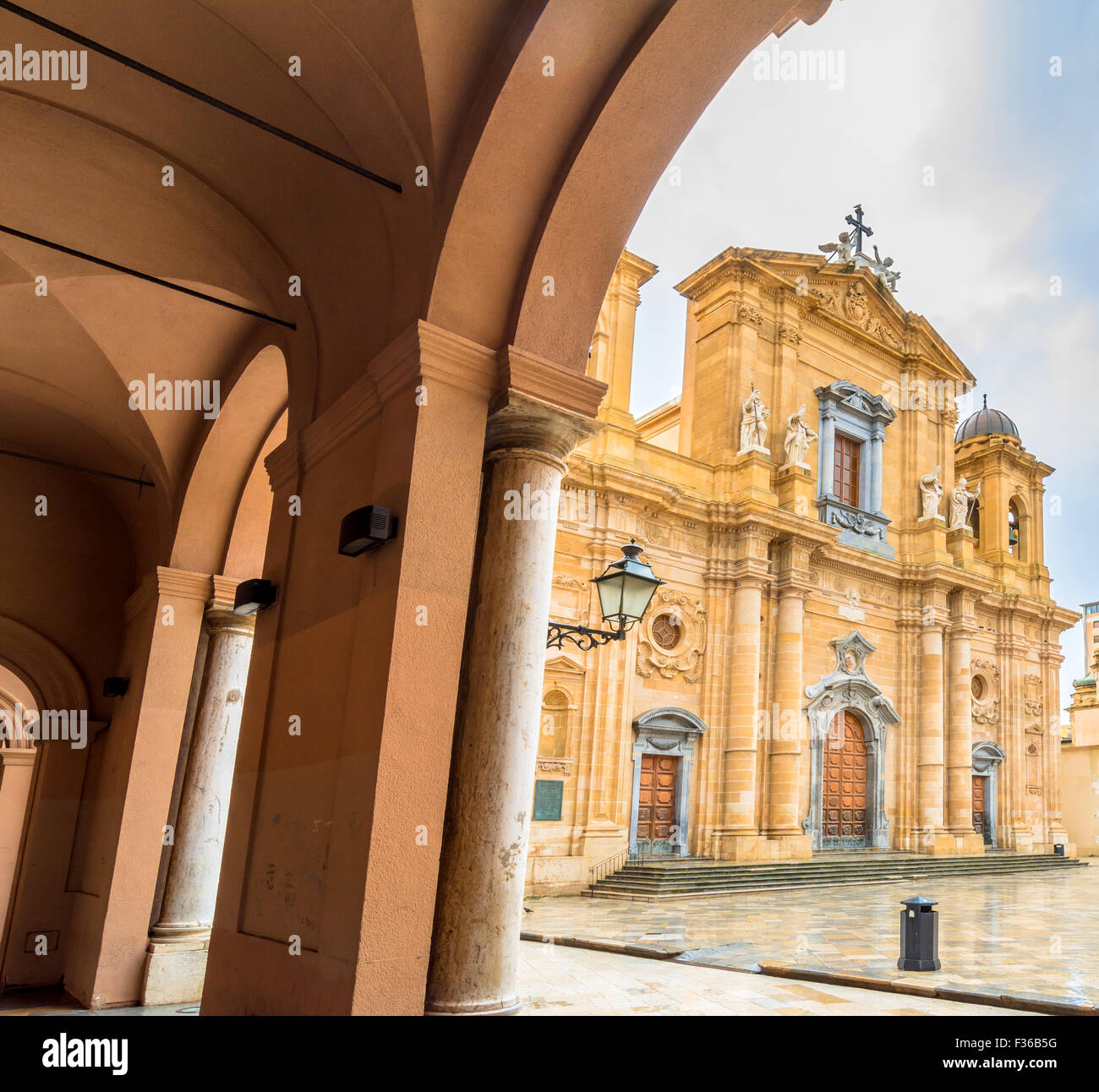main square and Cathedral in Marsala, Italy Stock Photo - Alamy
