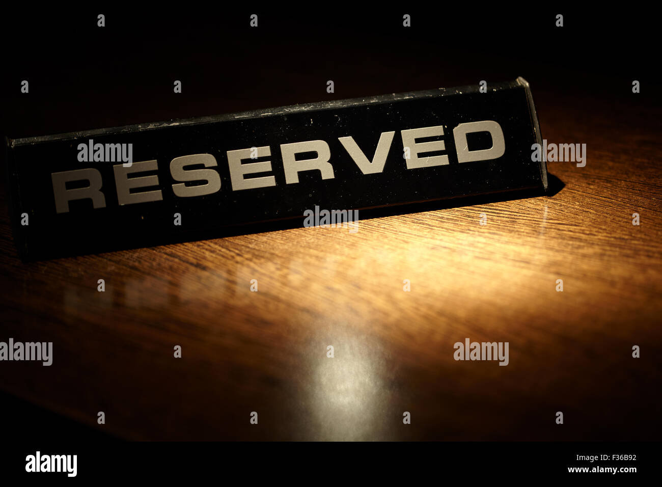 Reserved plate on a table in a restaurant Stock Photo - Alamy