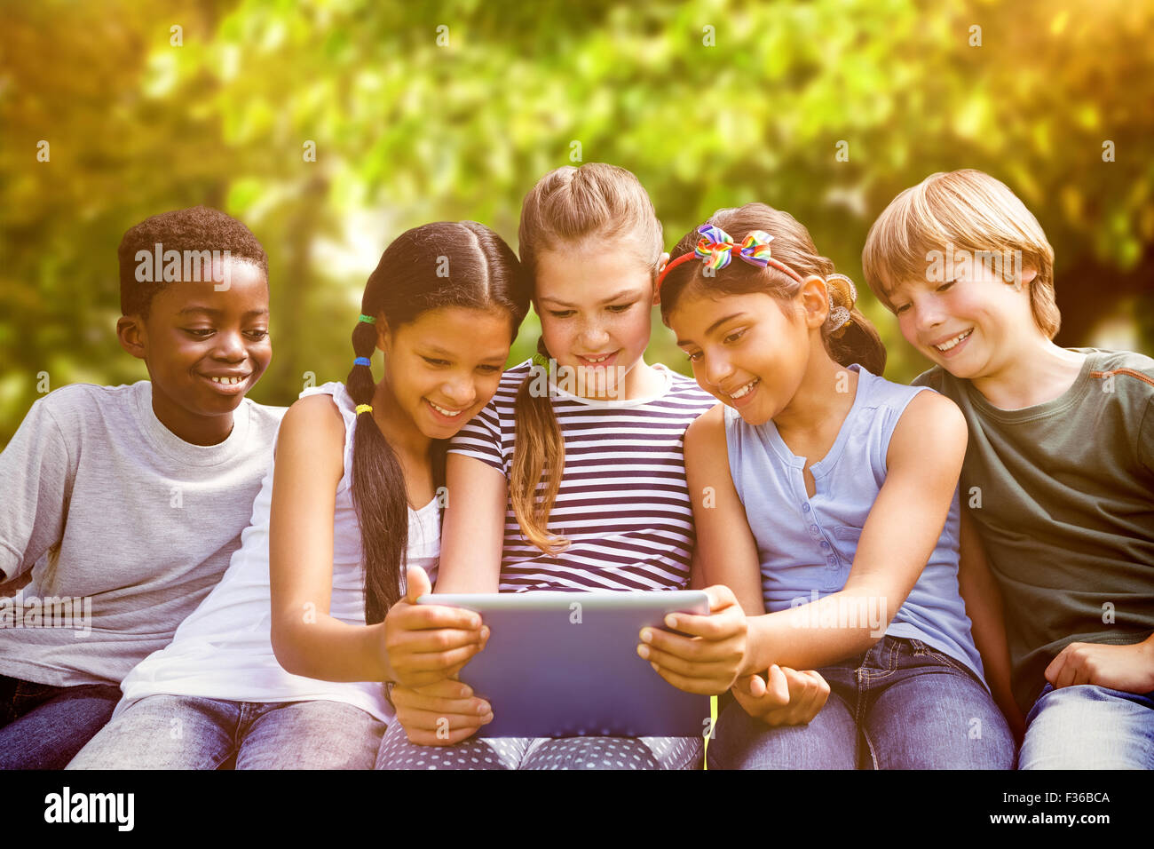 Children using computer hi-res stock photography and images - Alamy