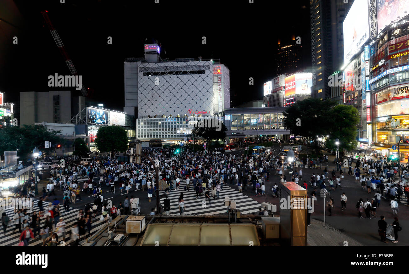 Shibuya crossing hi-res stock photography and images - Alamy