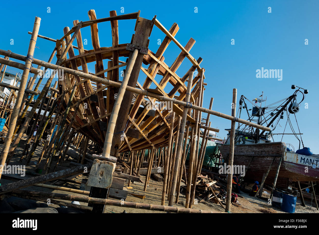 Wooden fishing boat construction hi-res stock photography and images ...