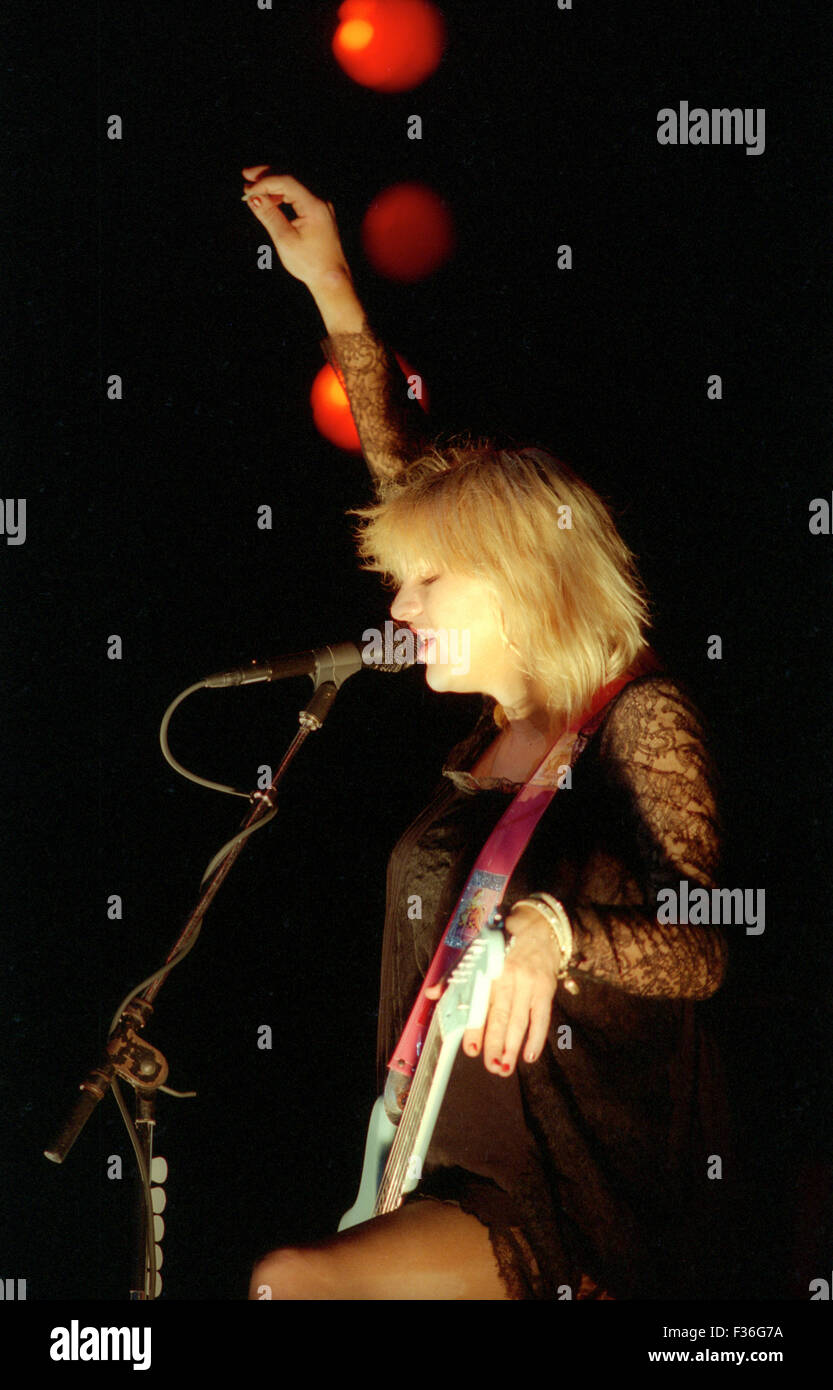 Courtney love hole hi-res stock photography and images - Alamy