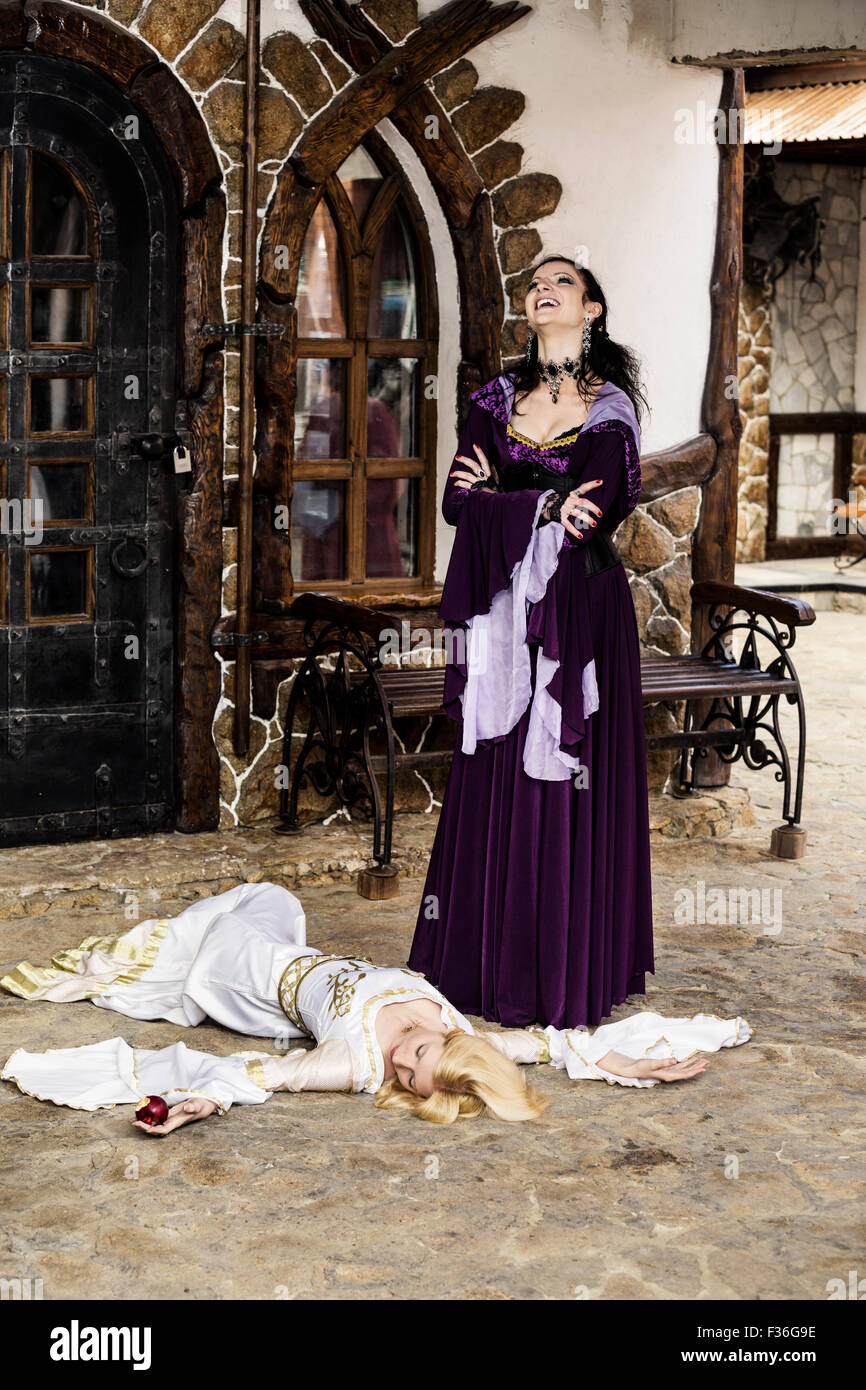 Medieval woman beautiful hi-res stock photography and images - Alamy