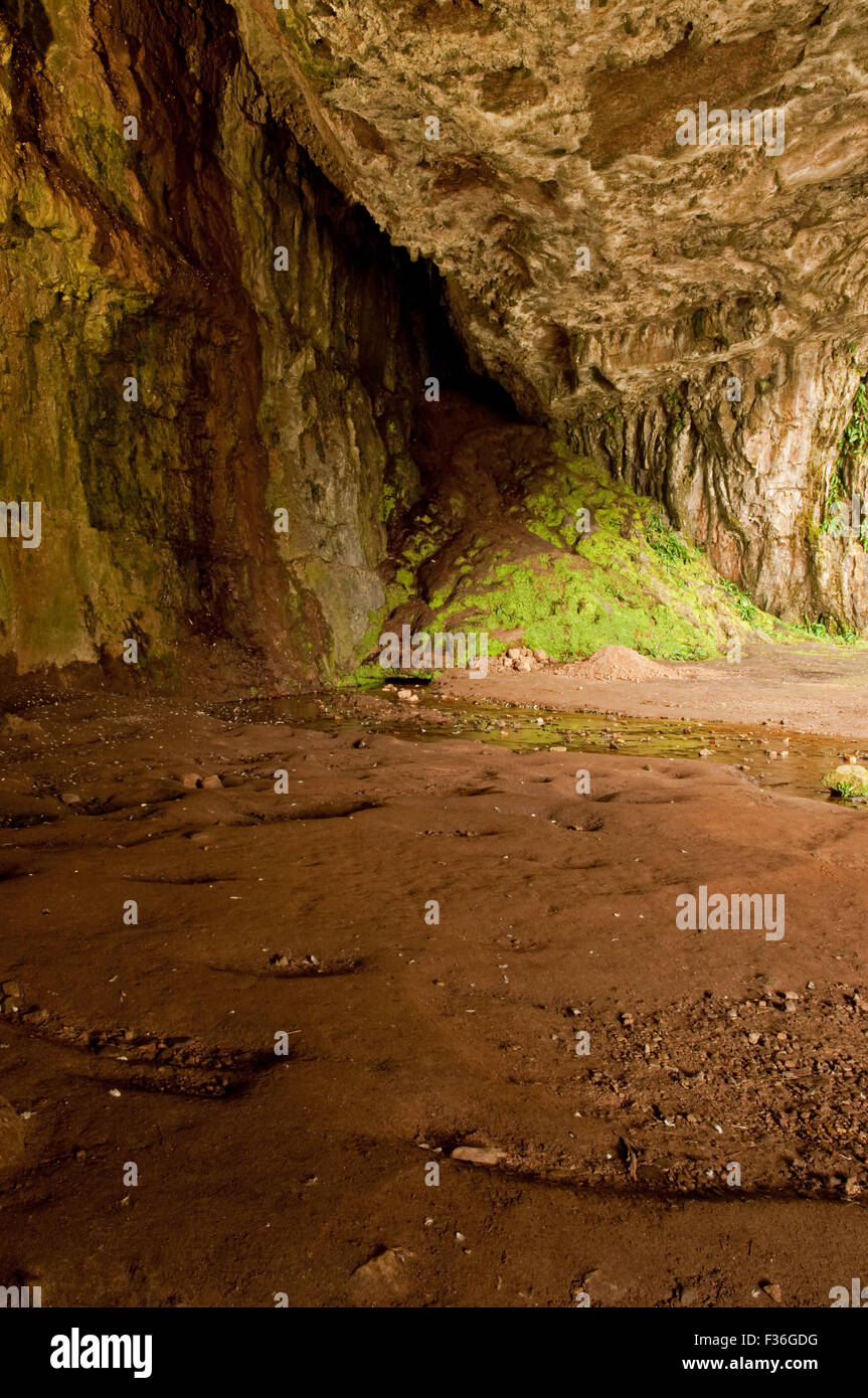 Underground chamber entrance hi-res stock photography and images - Alamy