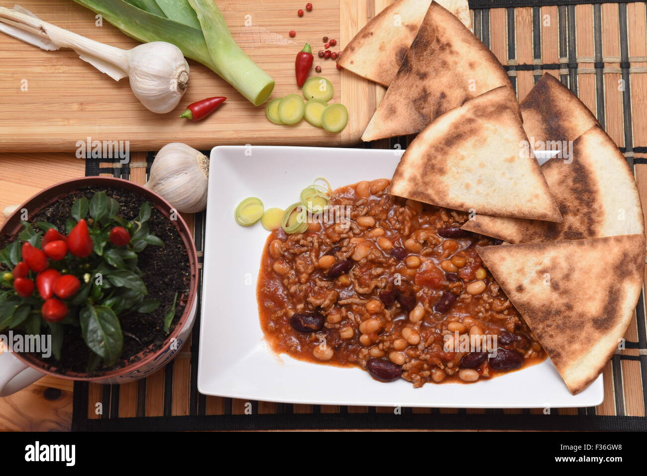 Chilli con carne with pepper, garlicsr and tortillas Stock Photo - Alamy