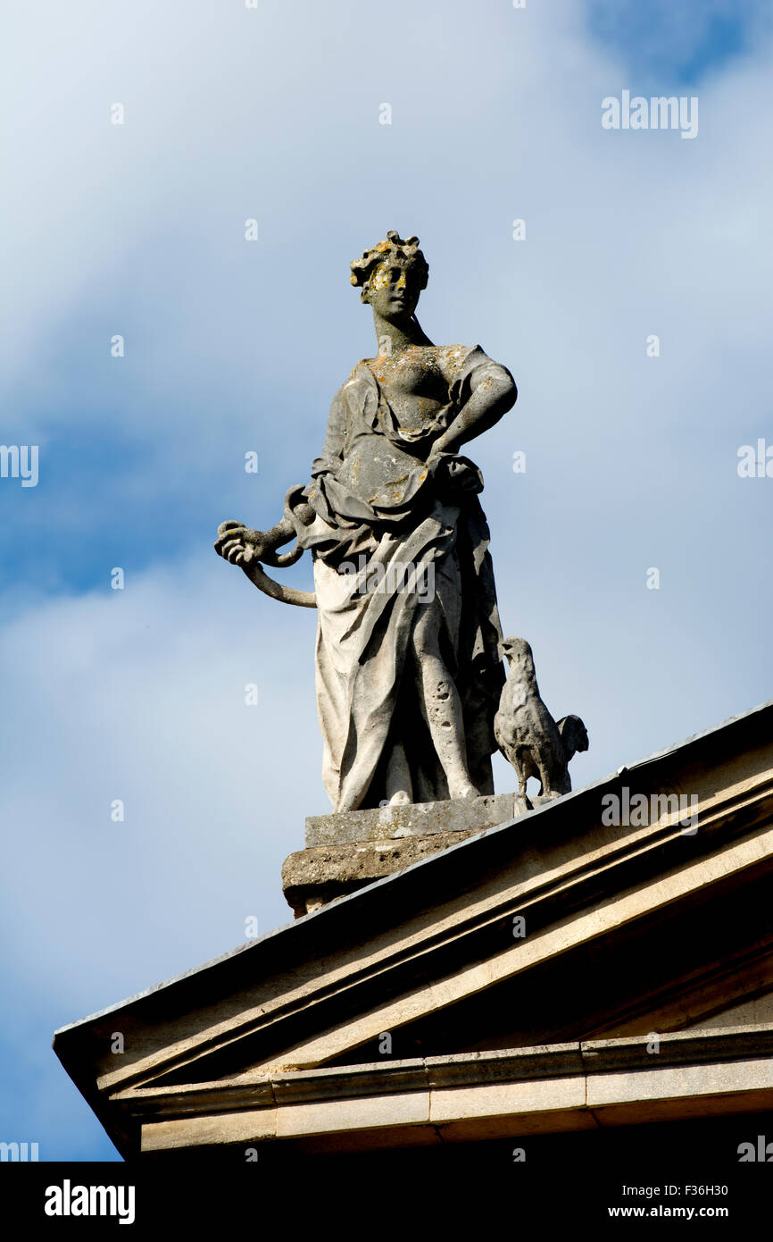 Statue oxford street hi-res stock photography and images - Alamy