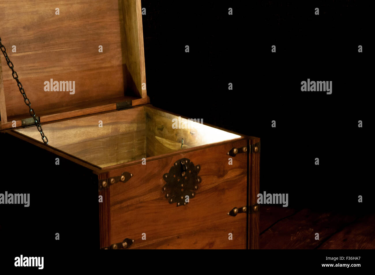 open treasure chest with a glowing light inside Stock Photo - Alamy