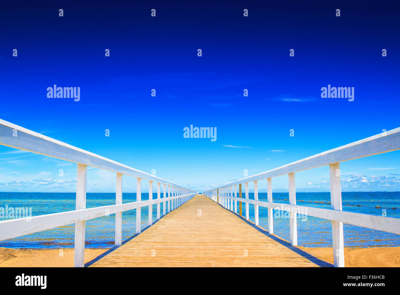 Ocean dock hi-res stock photography and images - Alamy