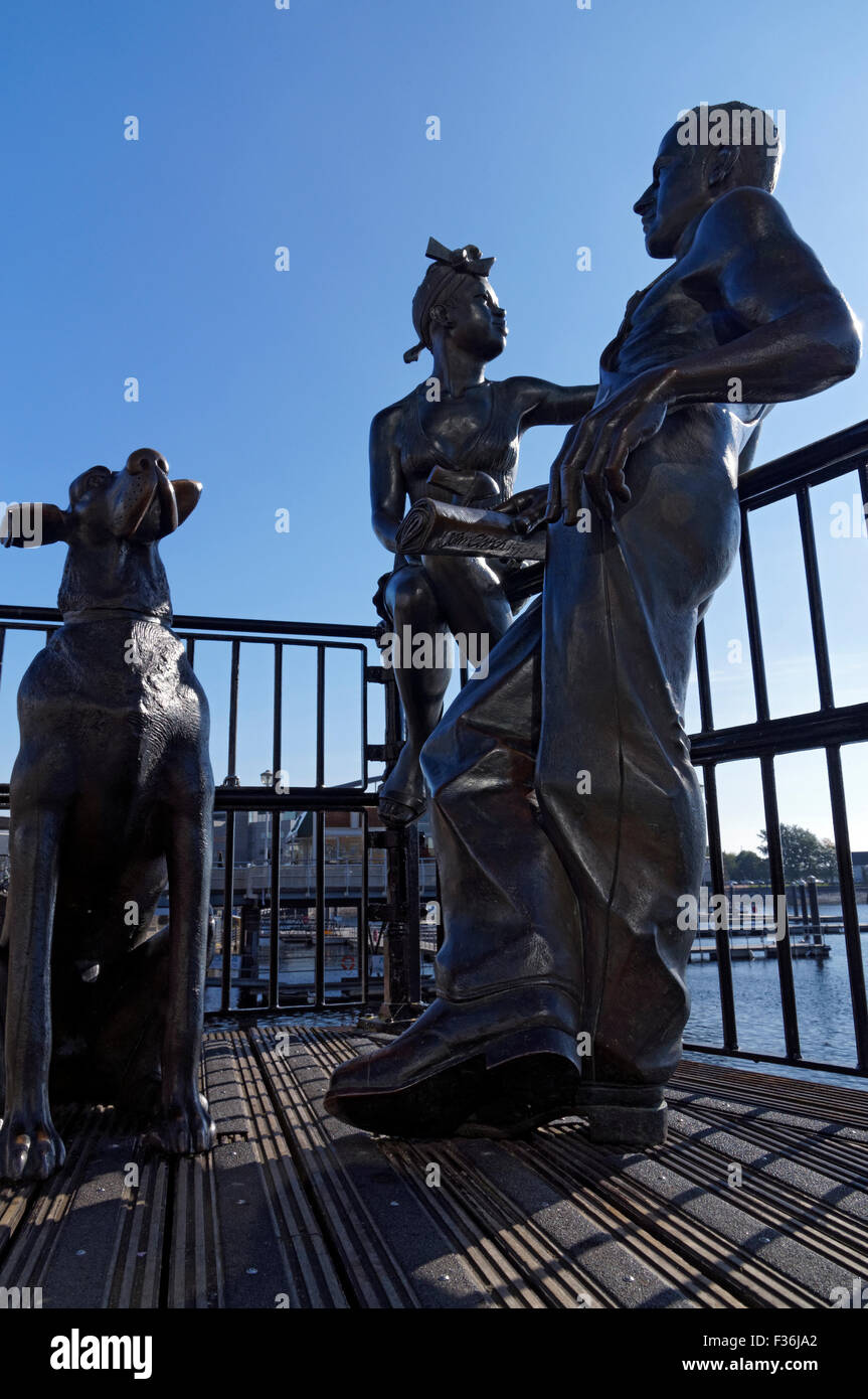 Sculpture cardiff bay hi-res stock photography and images - Alamy