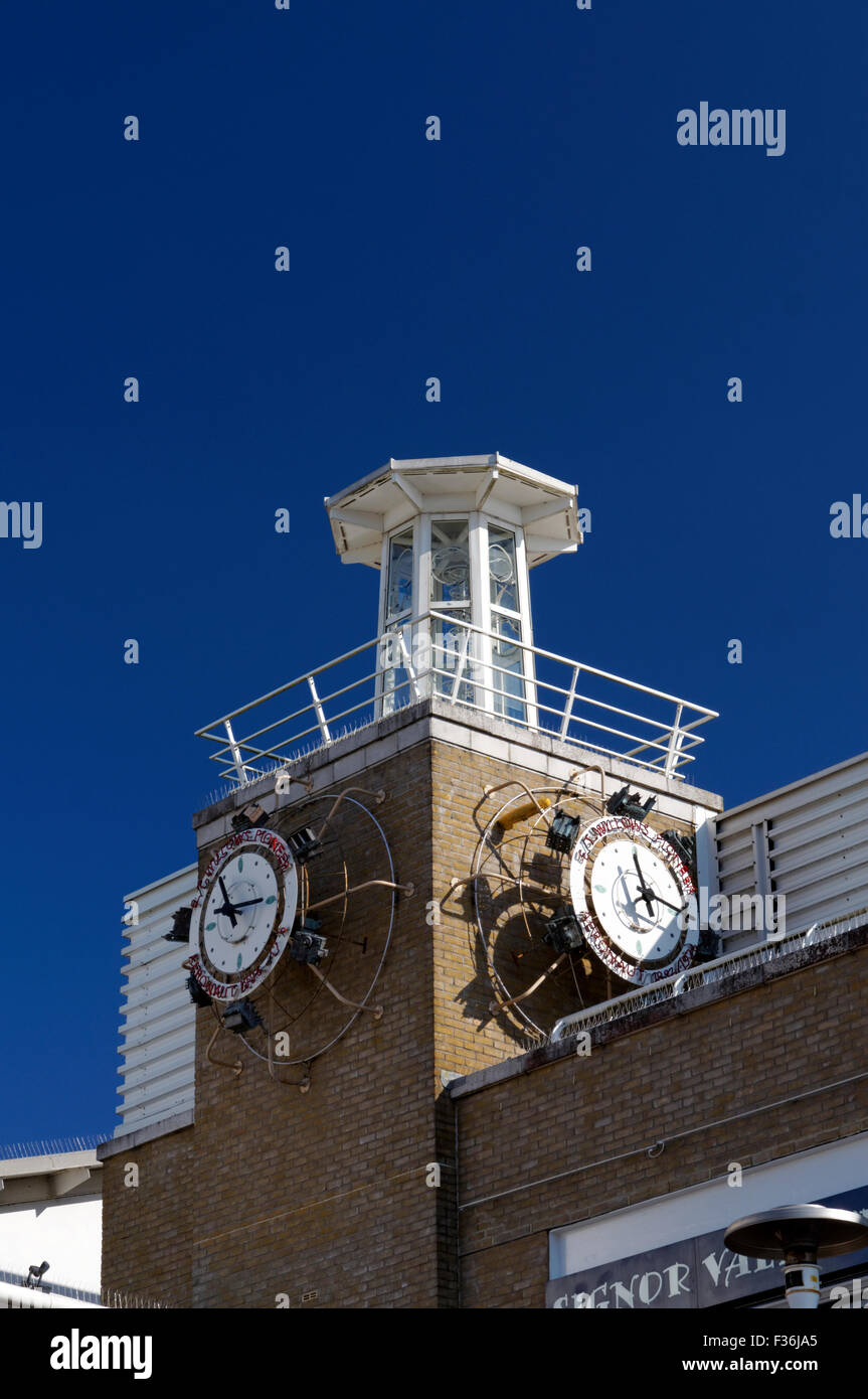 Willows Clock by Andrew Hazell, Tacoma Square, Mermaid Quay, Cardiff ...