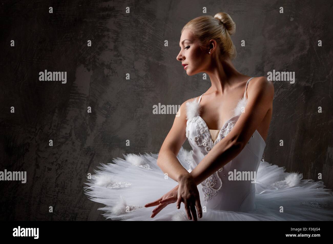 Beautiful ballet dancer Stock Photo - Alamy