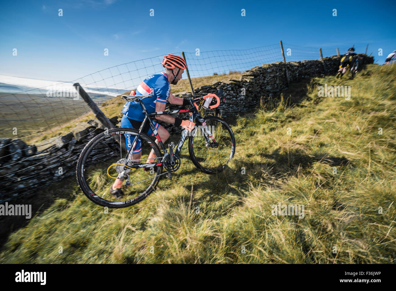 Tim Gould climbing Simon Fell in Three Peaks cyclocross 2015, Yorkshire ...