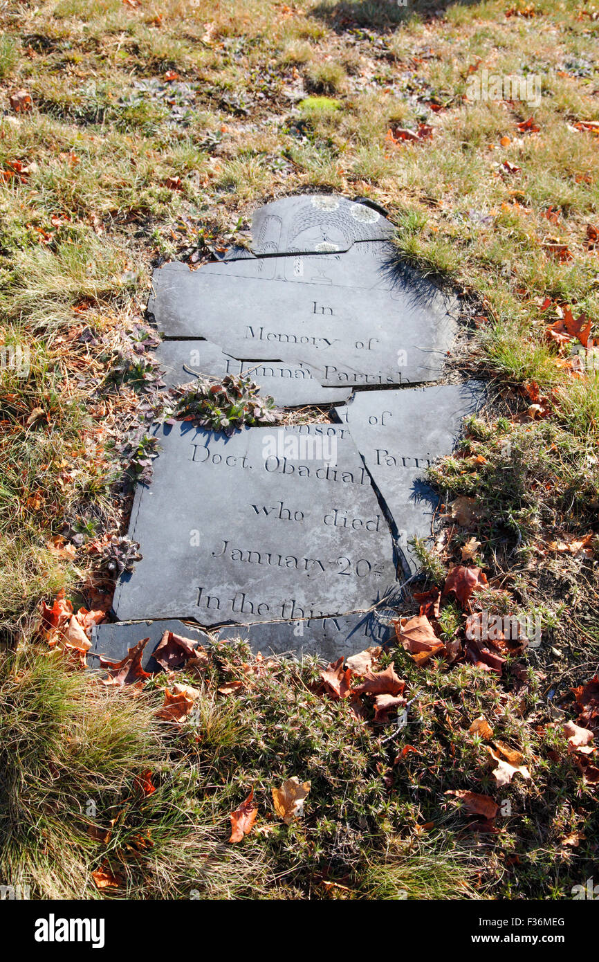 Gravestone 1700s High Resolution Stock Photography and Images - Alamy