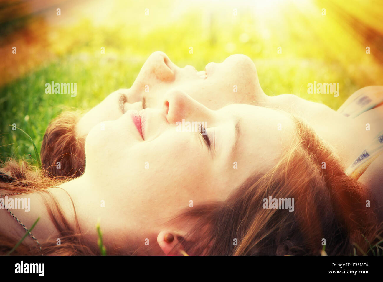 Teenager together skin sun hi-res stock photography and images - Alamy