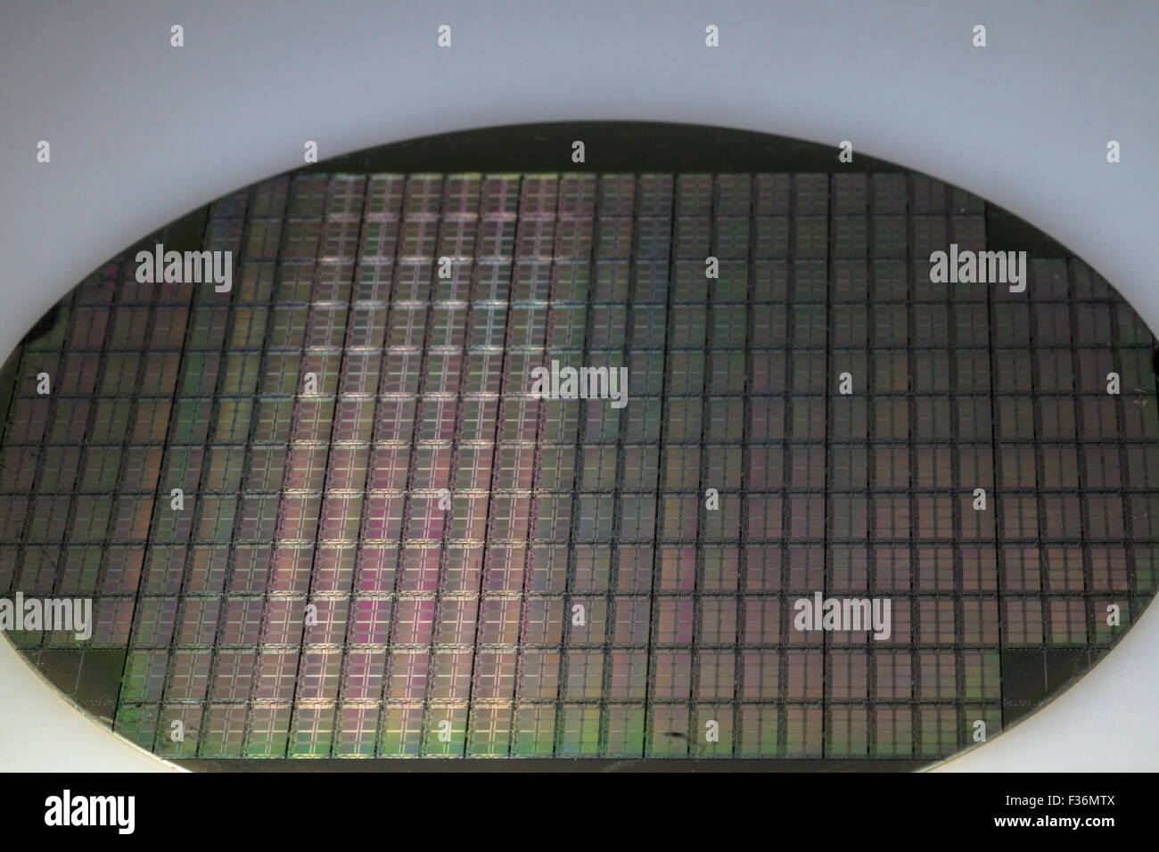 Silicon wafer hi-res stock photography and images - Alamy