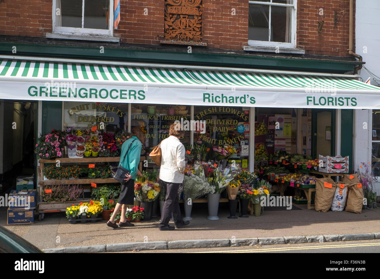 Green grocers hi-res stock photography and images - Alamy
