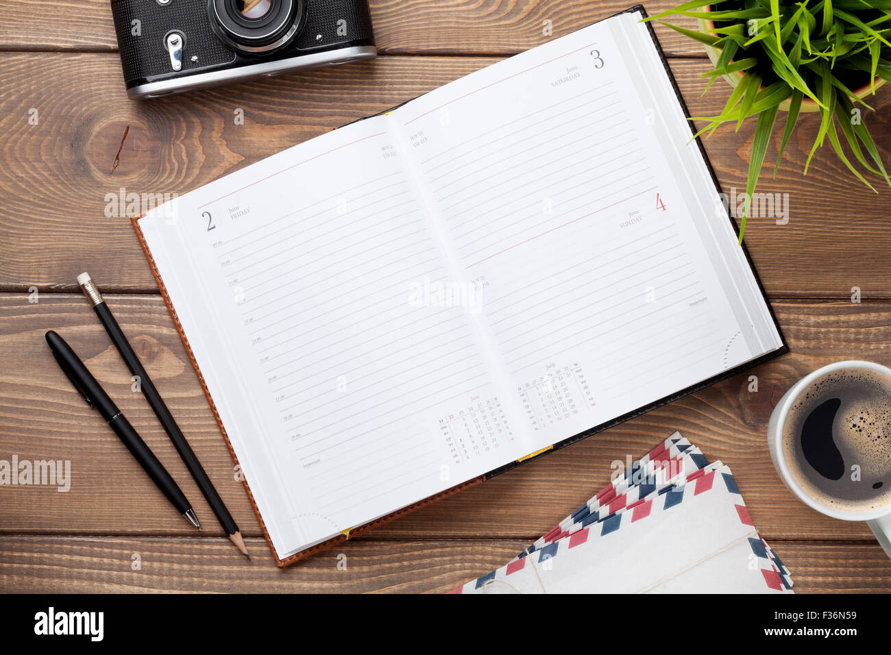 Office desk table with calendar notepad hi-res stock photography and ...