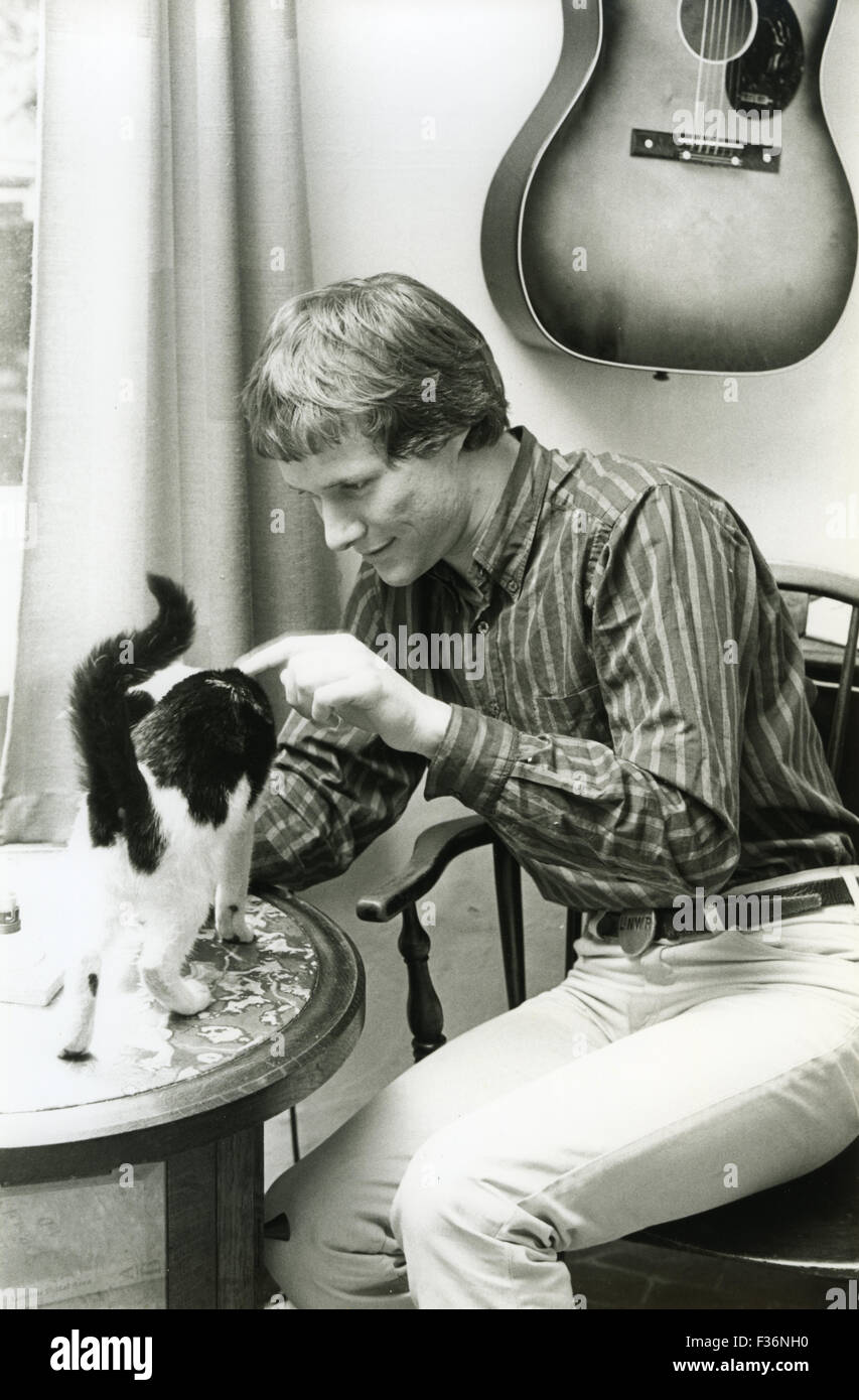 Paul jones singer hi-res stock photography and images - Alamy