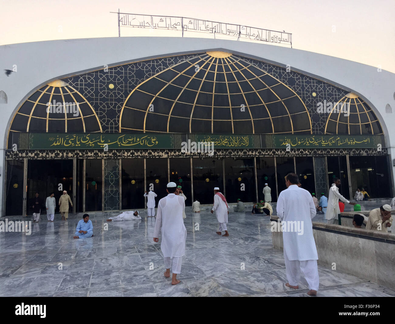 Data ganj baksh sufi shrine hi-res stock photography and images - Alamy