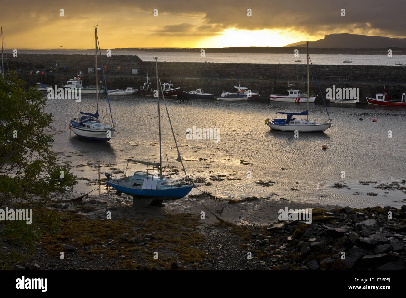 Mullaghmore harbour county sligo hi-res stock photography and images ...