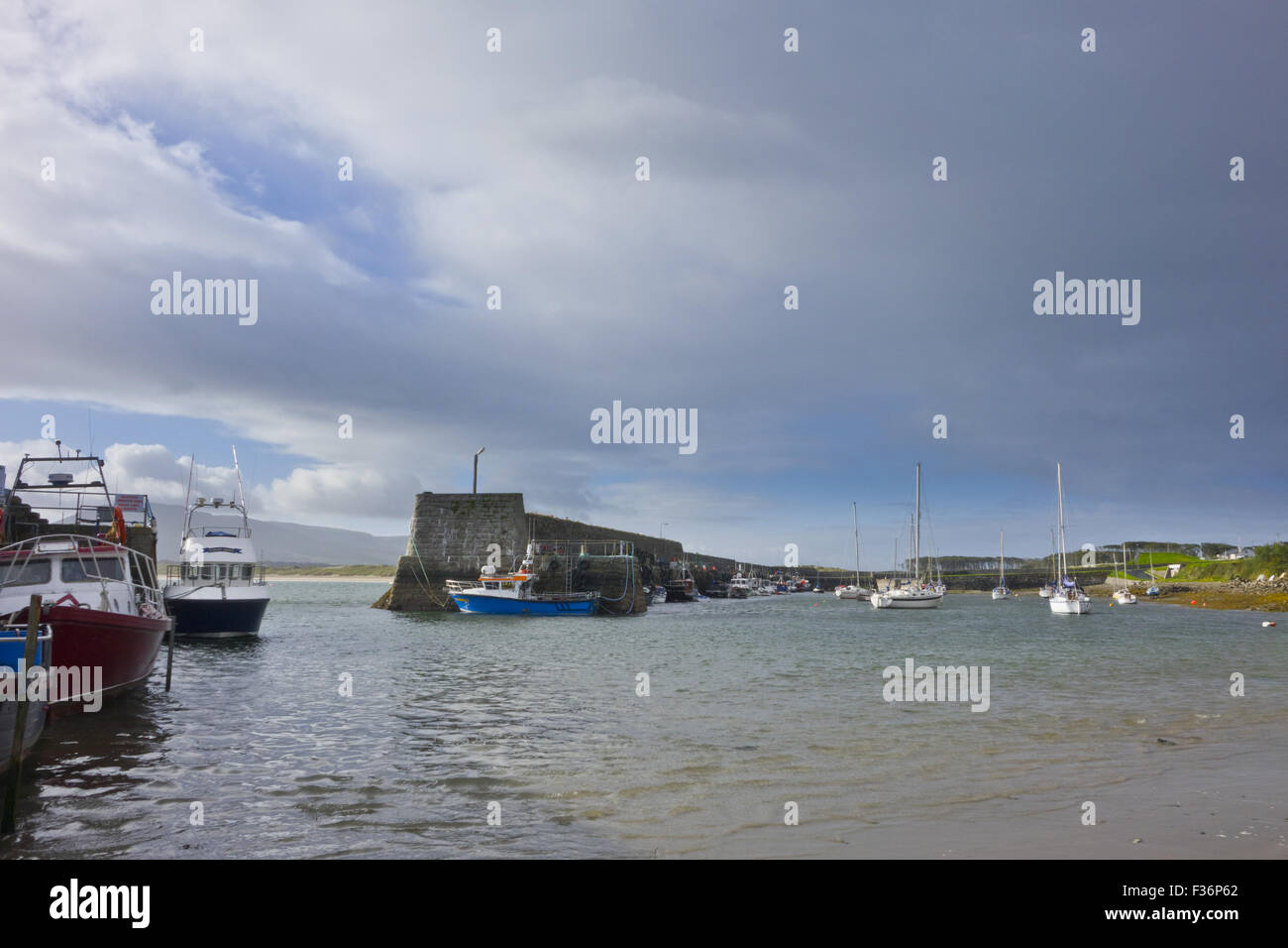 Mullaghmore harbour county sligo hi-res stock photography and images ...