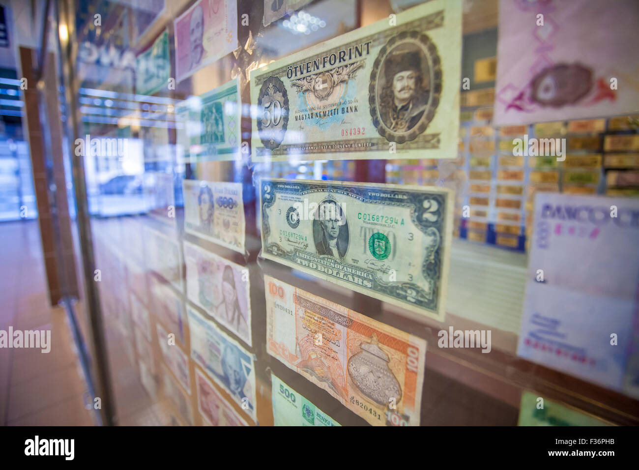 Old paper bills hi-res stock photography and images - Alamy