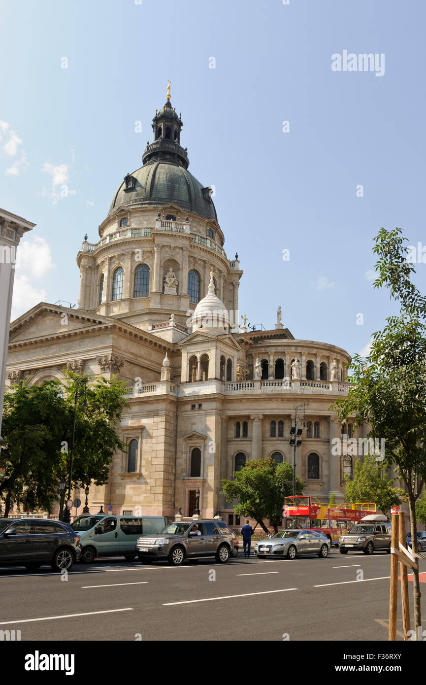 The exterior of the St Stephen Basilica in Budapest, Hungary Stock ...