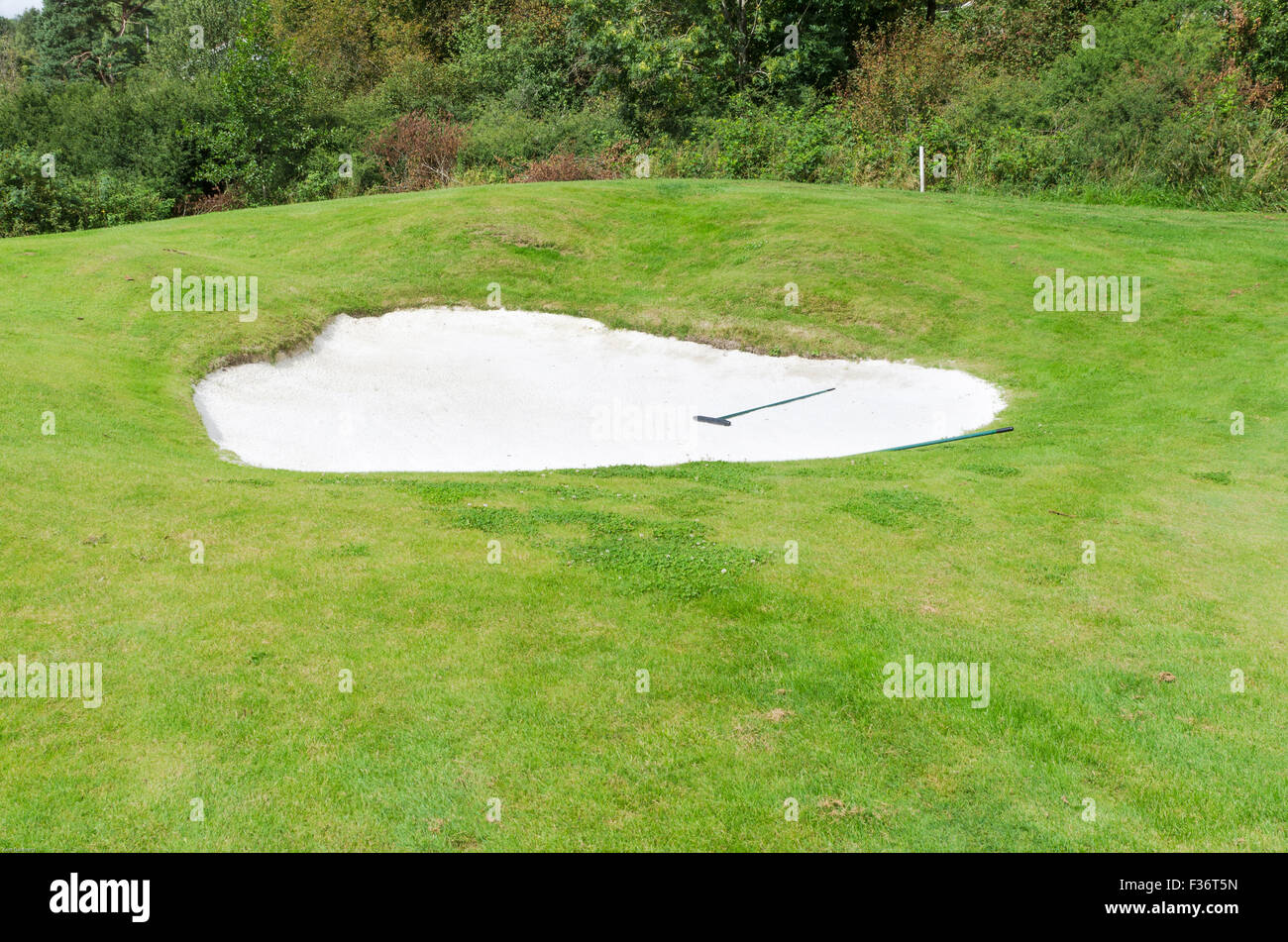 Bunker on golf course hi-res stock photography and images - Alamy