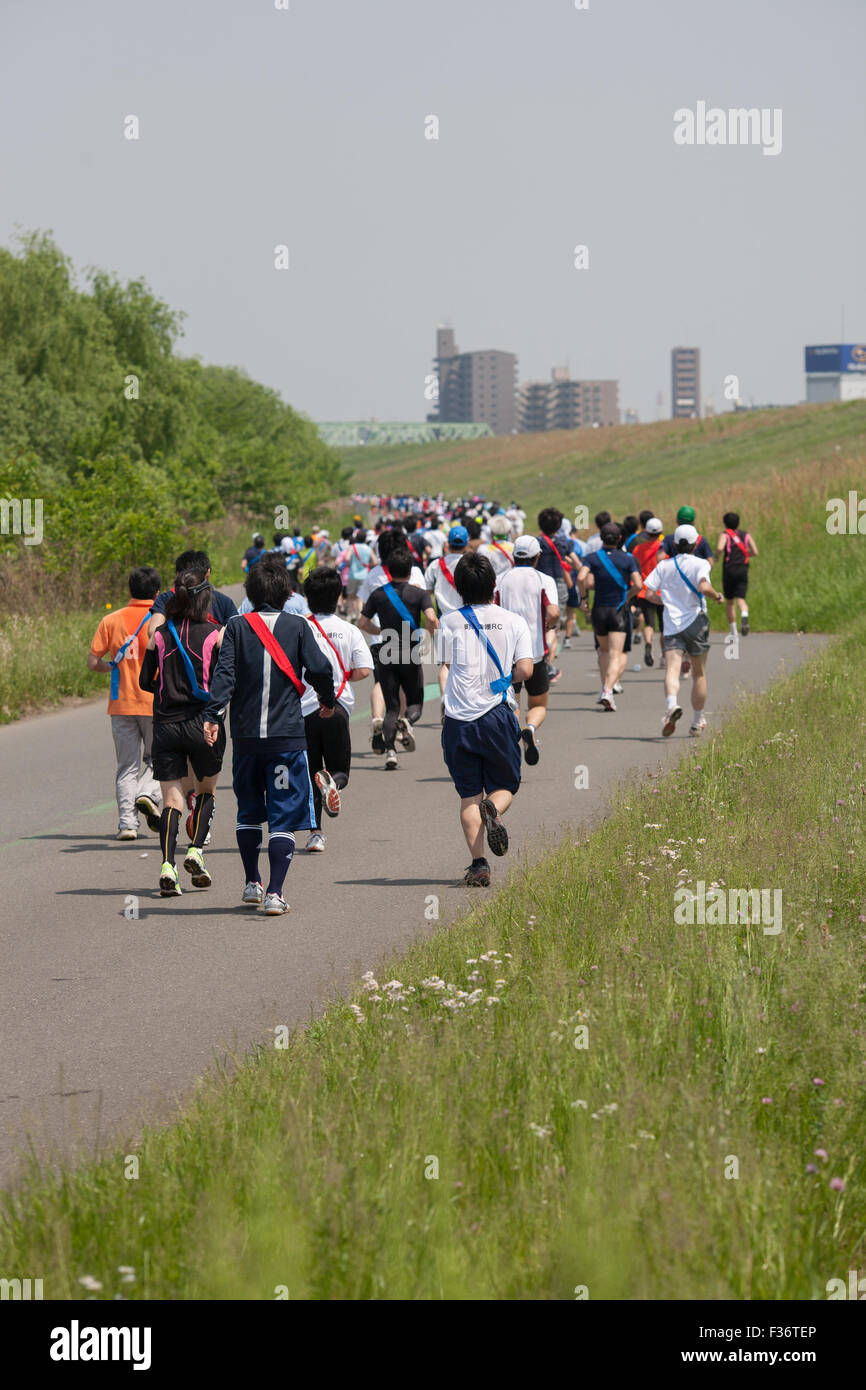running marathon green grass runners Stock Photo - Alamy