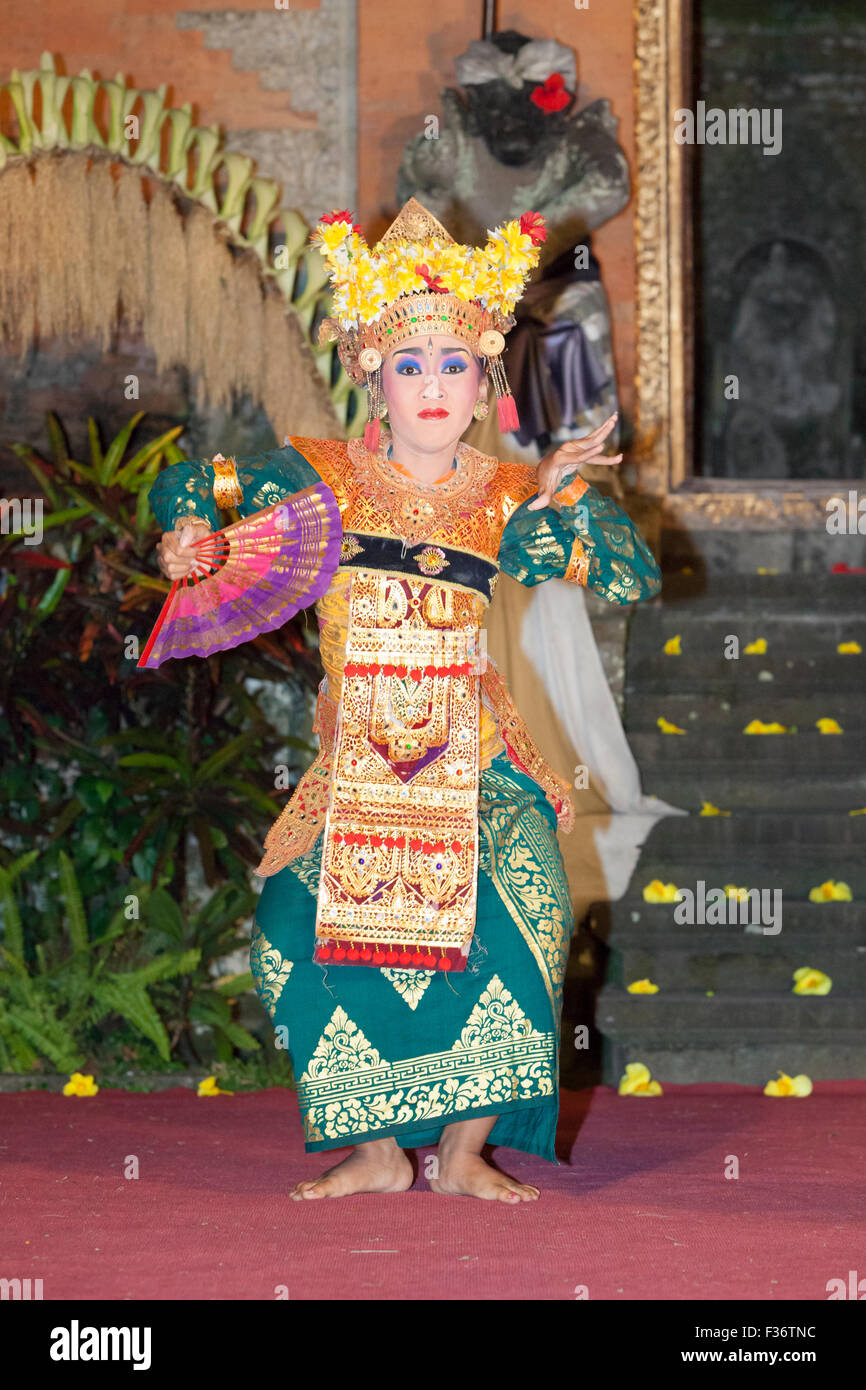 Legong and barong dance hi-res stock photography and images - Alamy