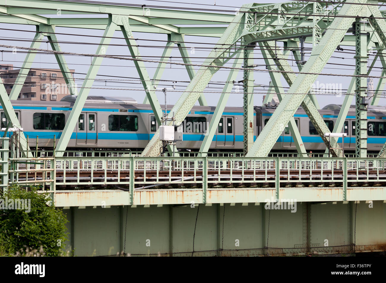 Silver train hi-res stock photography and images - Alamy