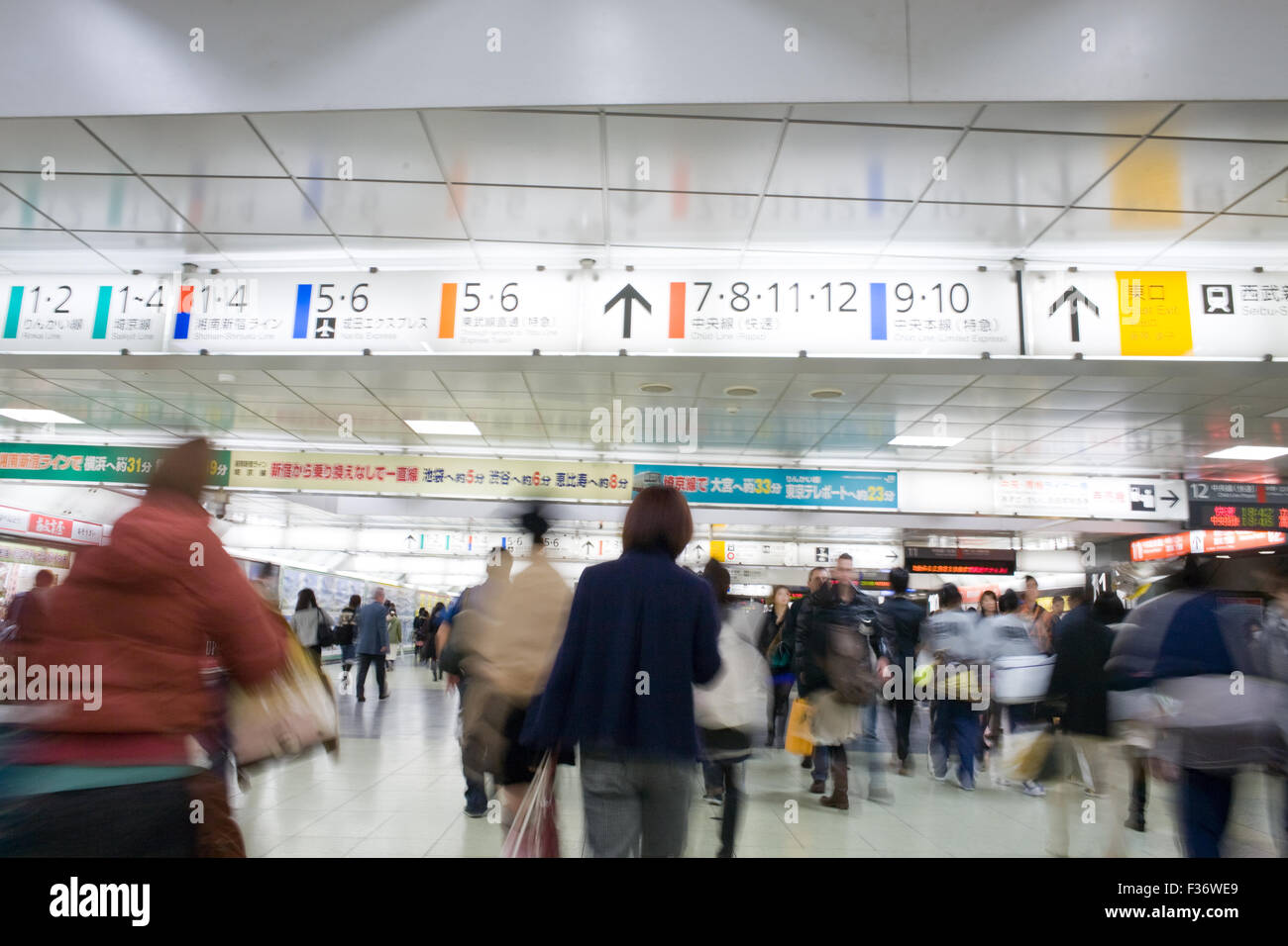 Girl walking through train station hi-res stock photography and images ...