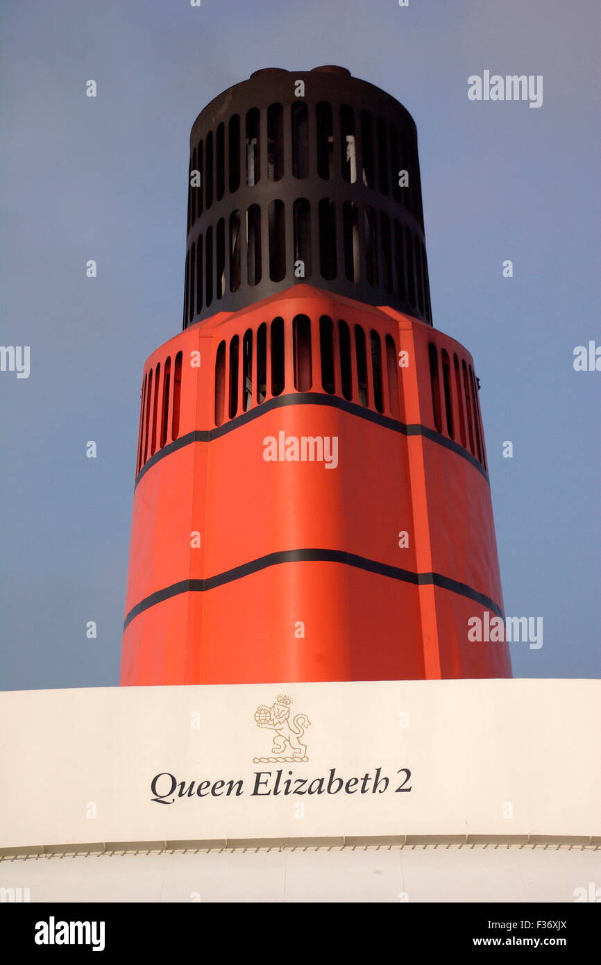 Qe2 ship hi-res stock photography and images - Alamy