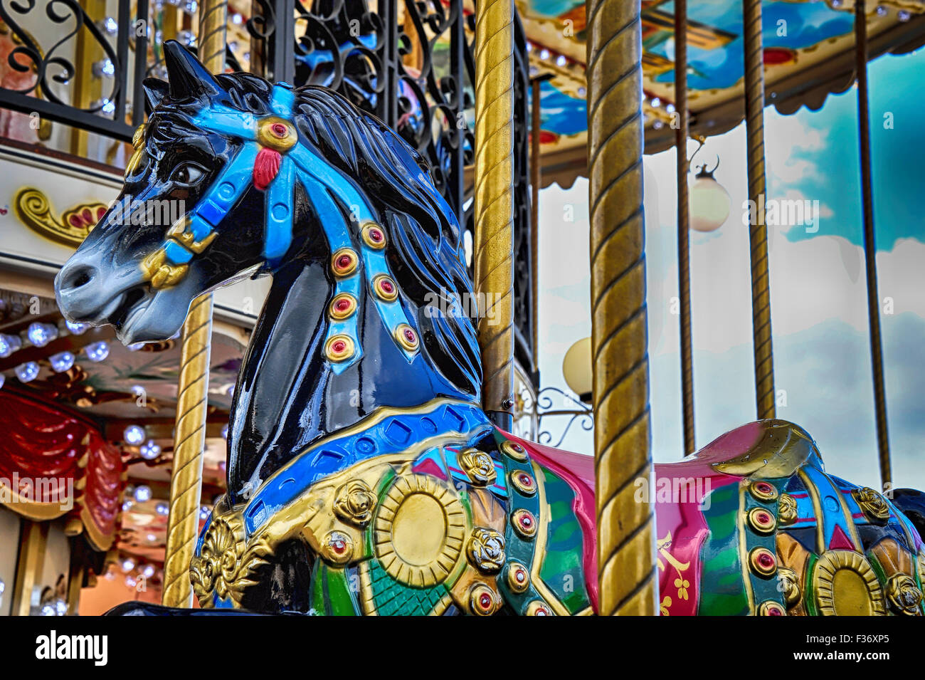 Carousel horse paris hi-res stock photography and images - Alamy