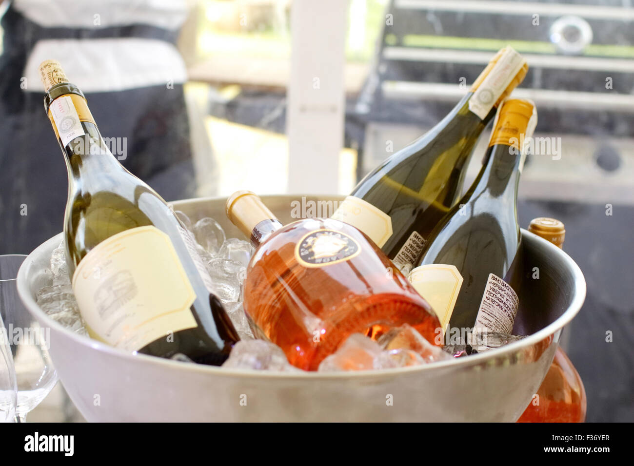 cooled wine bottle in ice cubes Stock Photo - Alamy