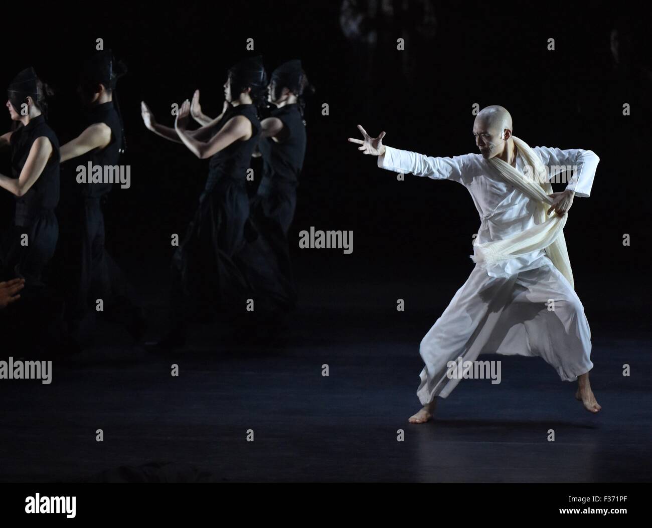 Dance opera under siege hi-res stock photography and images - Alamy