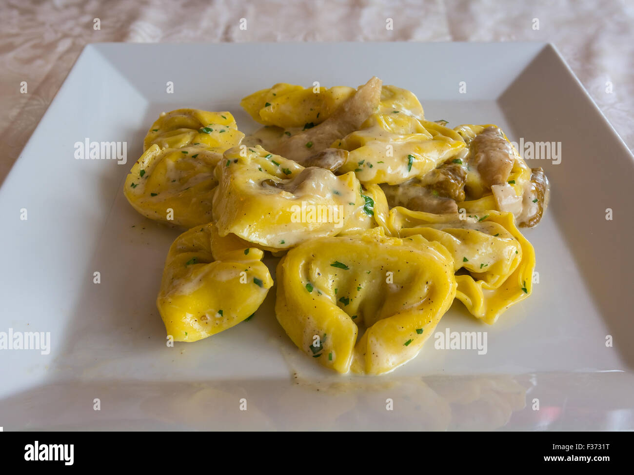 Tortelloni hi-res stock photography and images - Alamy
