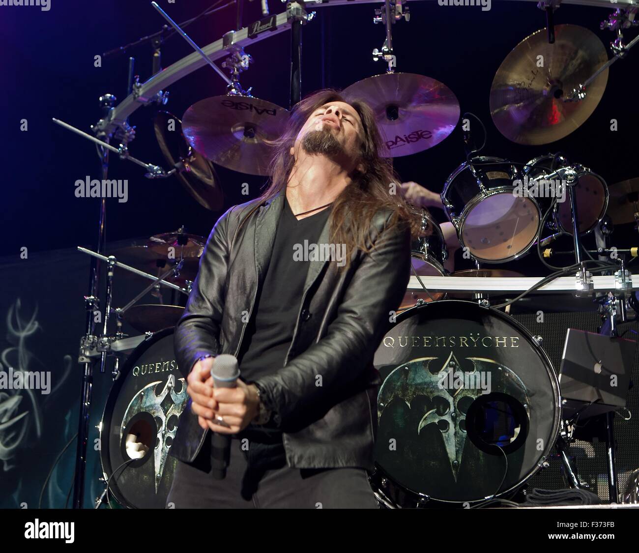 Englewood, Colorado, USA. 29th Sep, 2015. Queensryche Lead Singer TODD ...