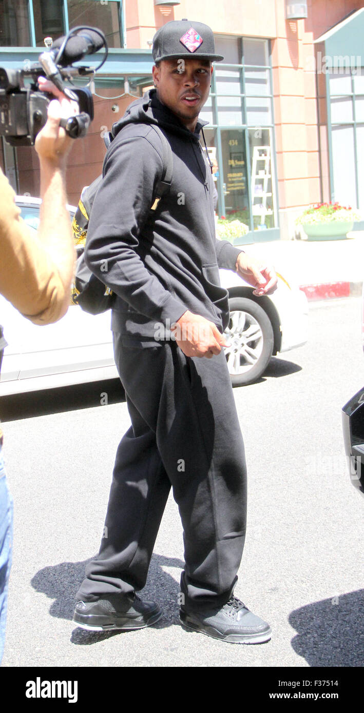 Basketball player Shannon Brown goes shopping in Beverly Hills ...