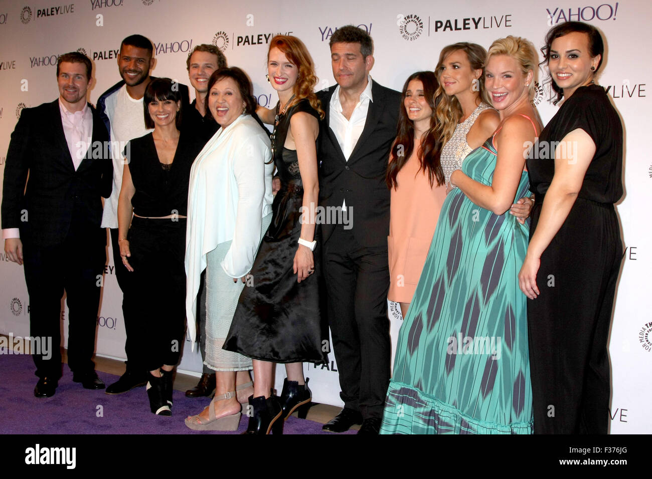 Unreal cast constance zimmer hi-res stock photography and images - Alamy