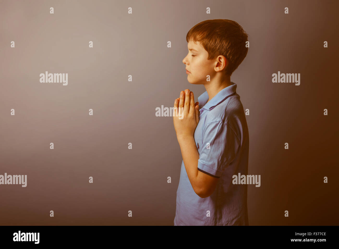 Child praying hi-res stock photography and images - Alamy
