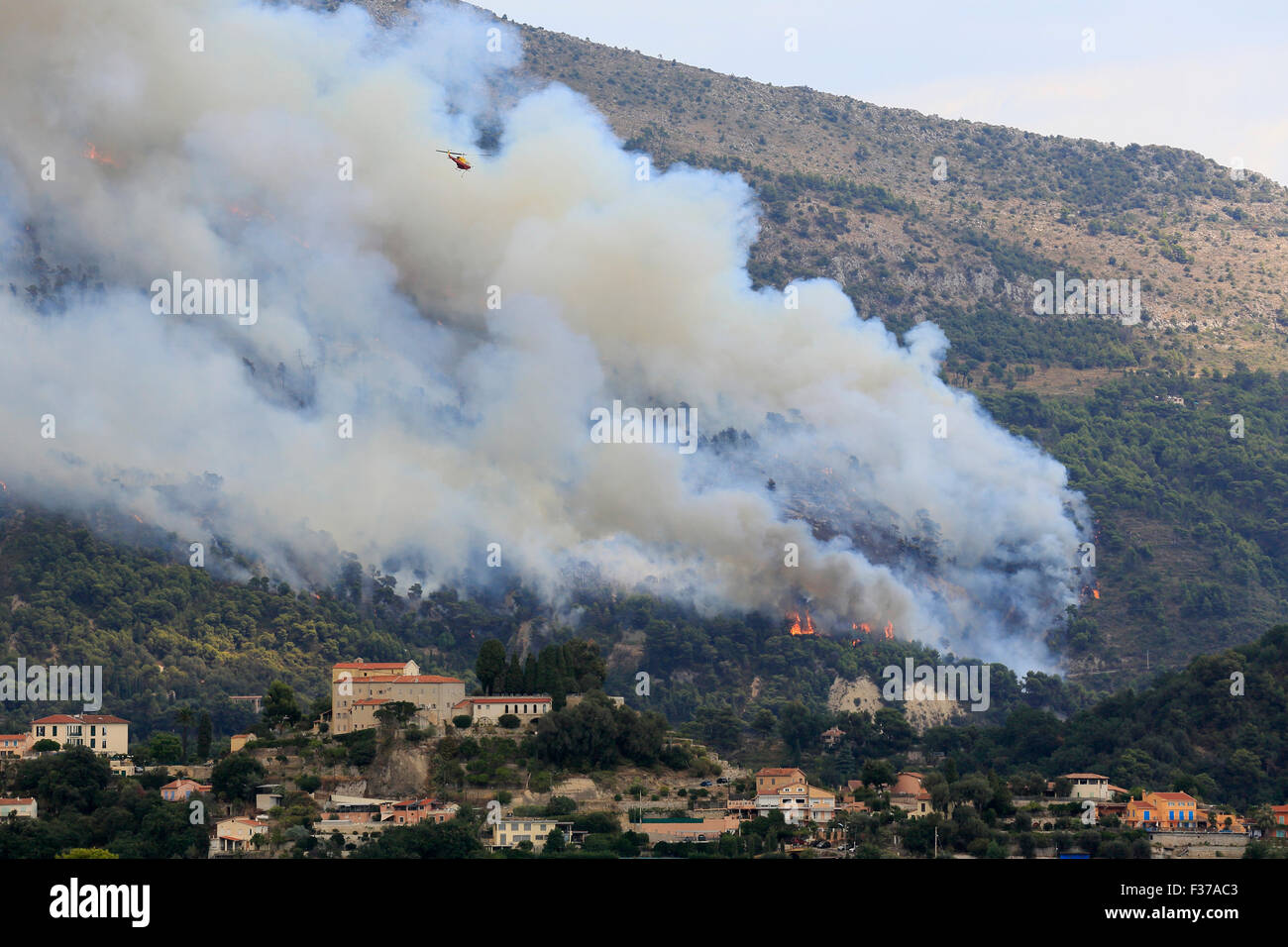 Fire extinction, firefighting aircraft Dash 8 Q400 MR, French Sécurité ...