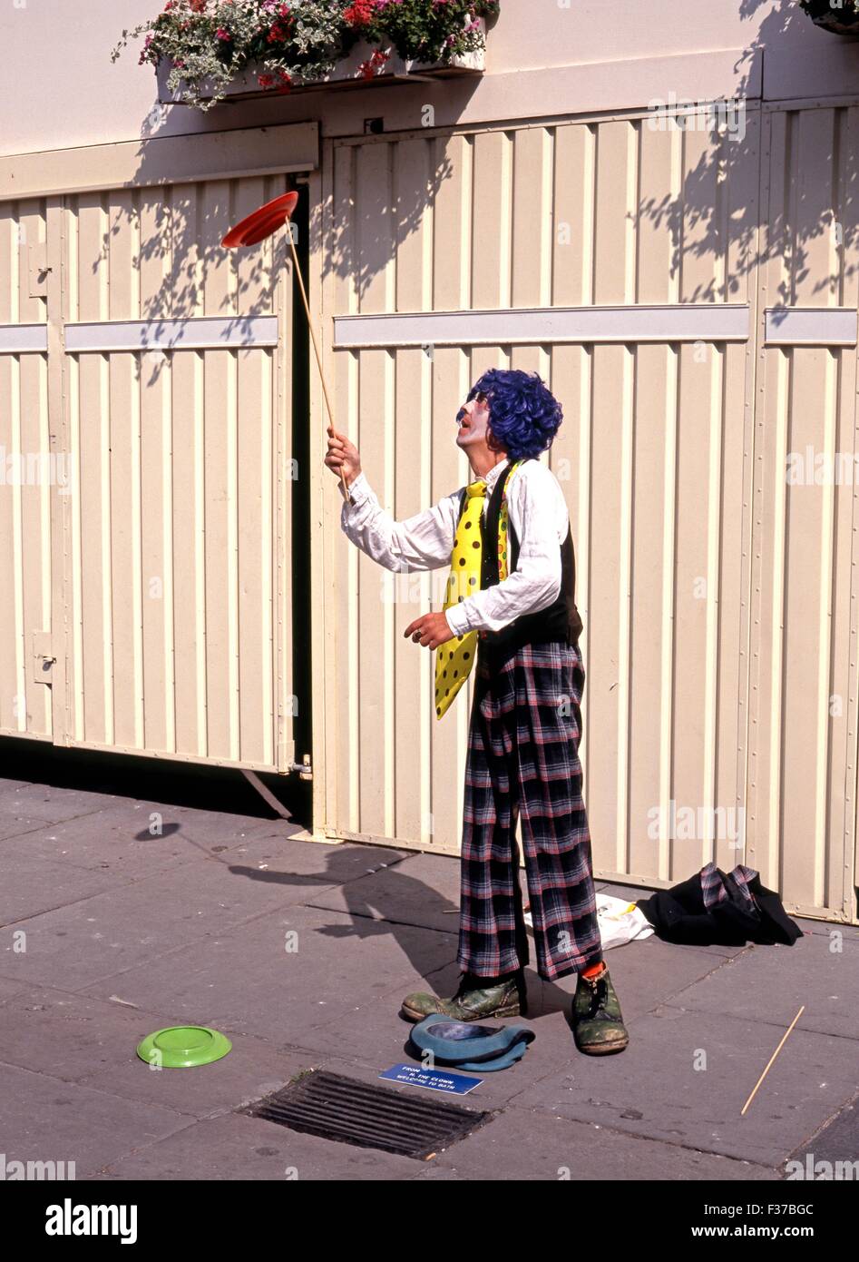 Plate spinner hi-res stock photography and images - Alamy